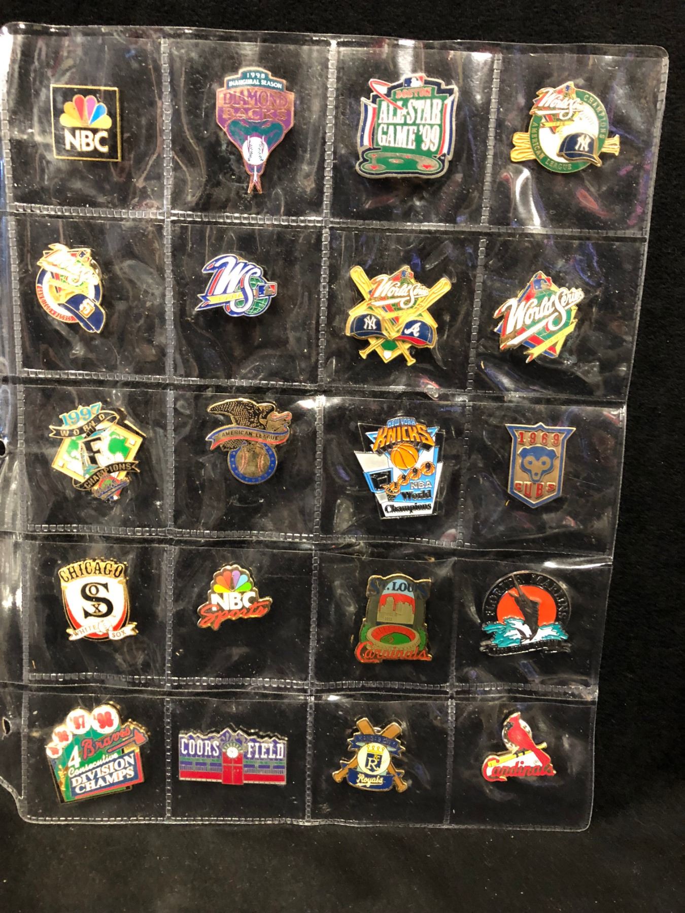 OFFICIAL MAJOR LEAGUE BASEBALL COLLECTOR PIN LOT