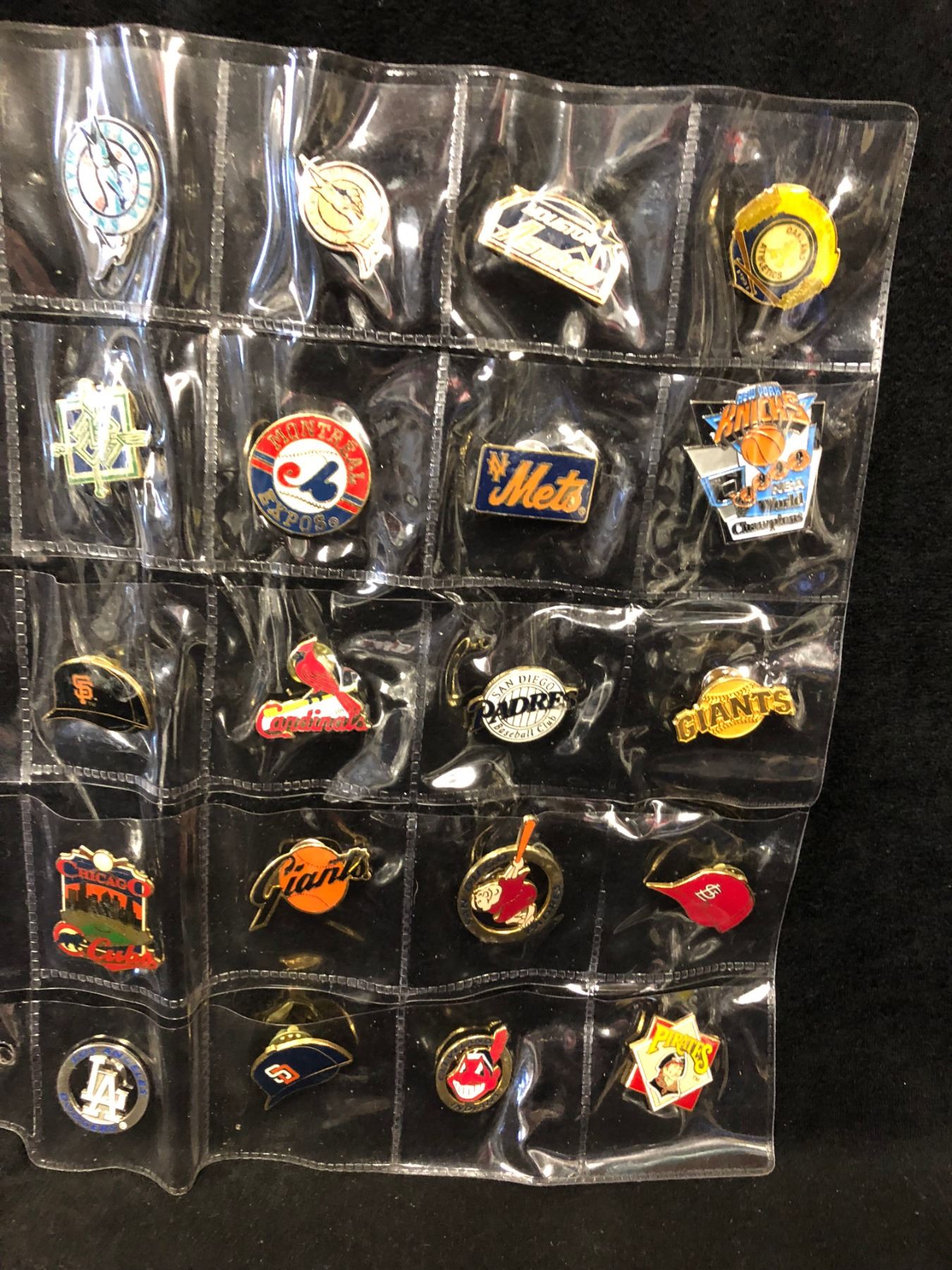 OFFICIAL MAJOR LEAGUE BASEBALL COLLECTOR PIN LOT