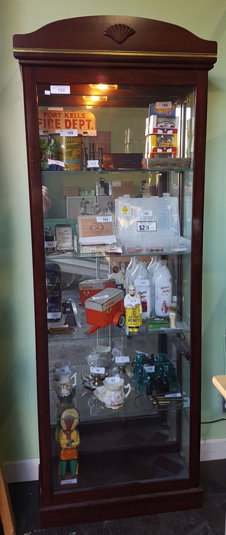 DISPLAY CABINET W/SHELL DESIGN