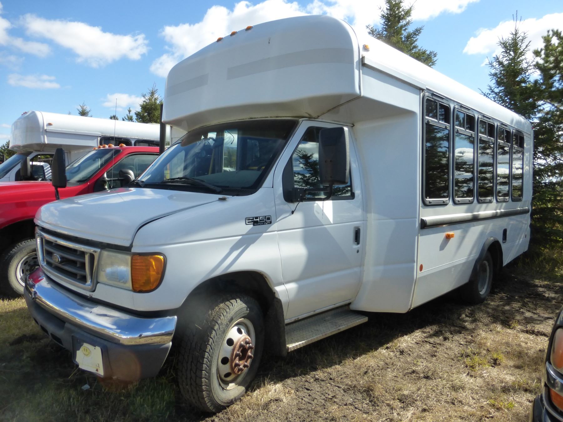 2004 FORD E450 HANDICAP BUS