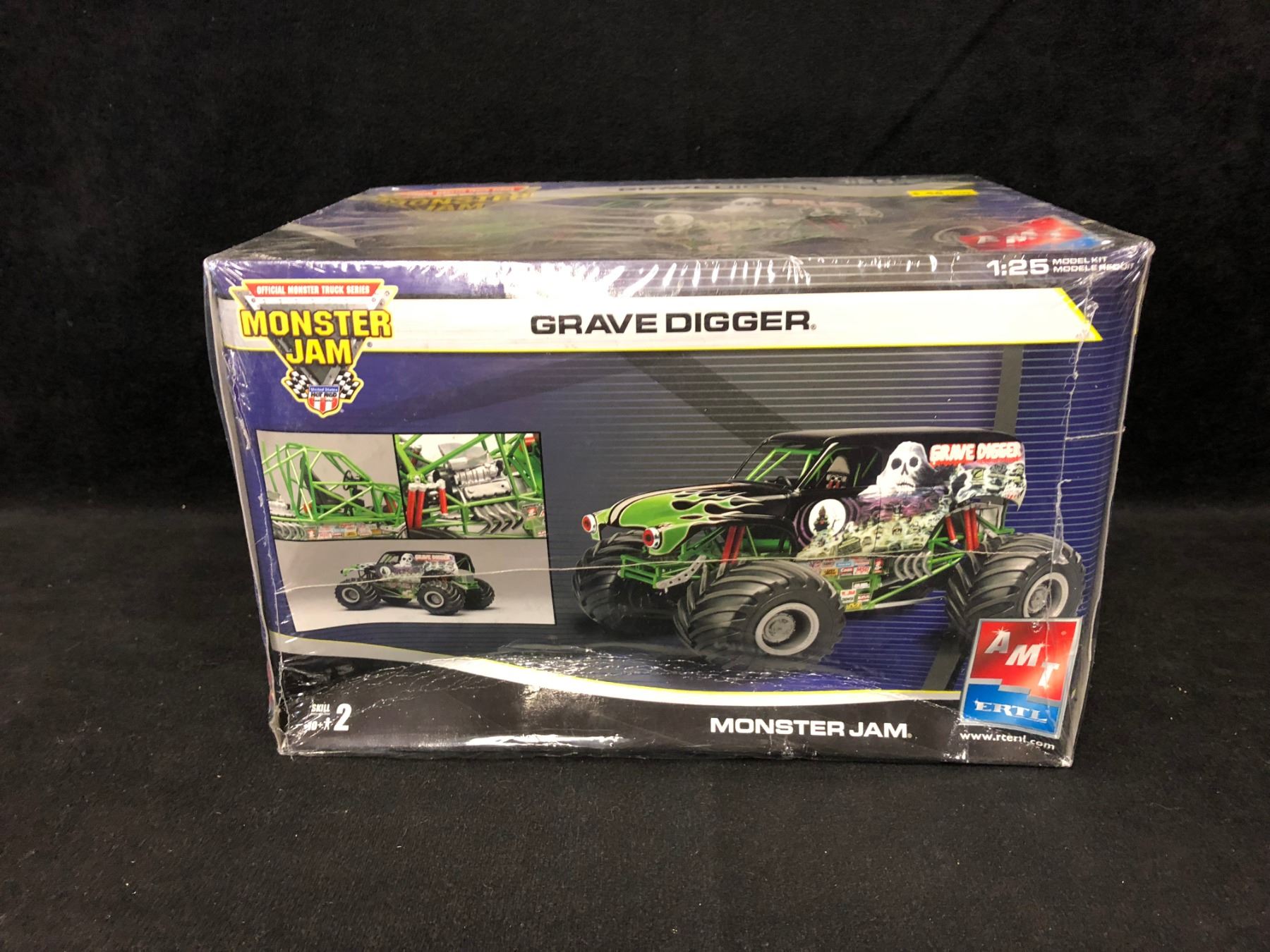 AMT/ERTL 1:25 SCALE MONSTER JAM GRAVE DIGGER UNASSEMBLED MODEL KIT ...