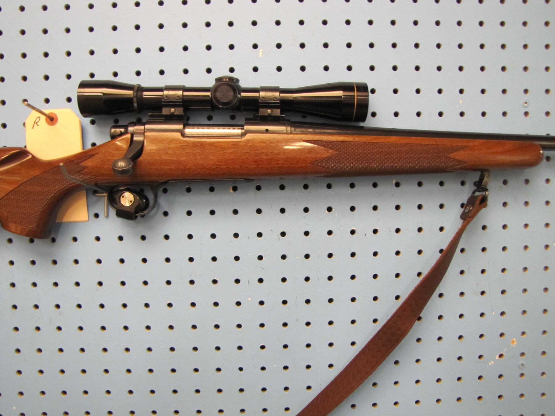 R... Remington 700 classic bolt action 250 Savage floor plate Leupold ...