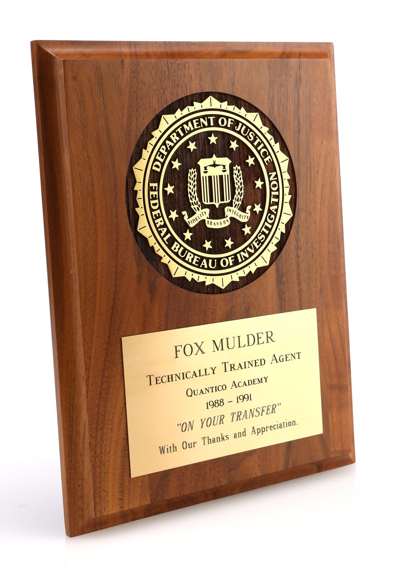 Agent Fox Mulder's (David Duchovny) Fbi 'Technically Trained Agent ...