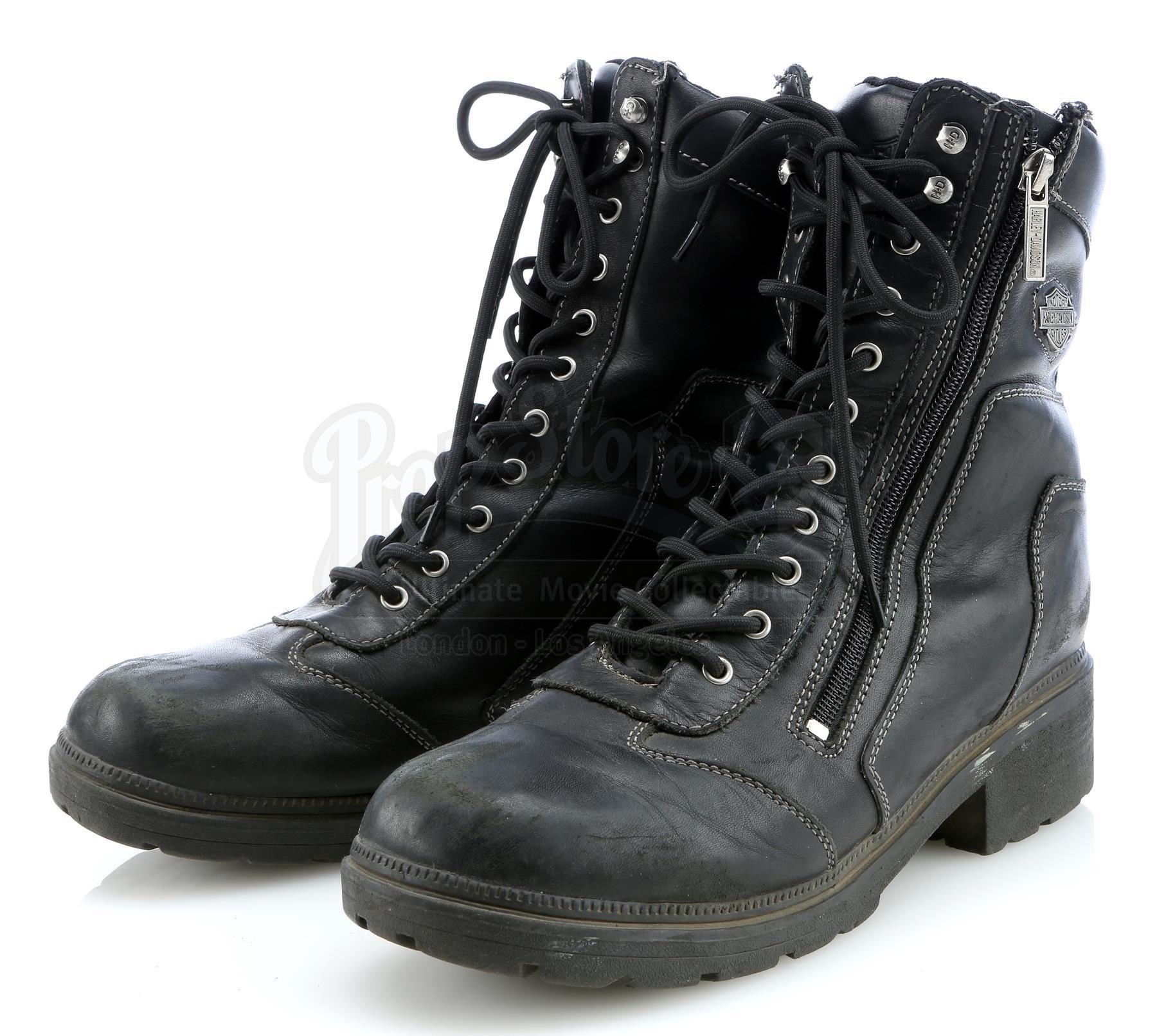 Gemma Teller Morrow's (Katey Sagal) Death Scene Motorcycle Boots - SONS ...