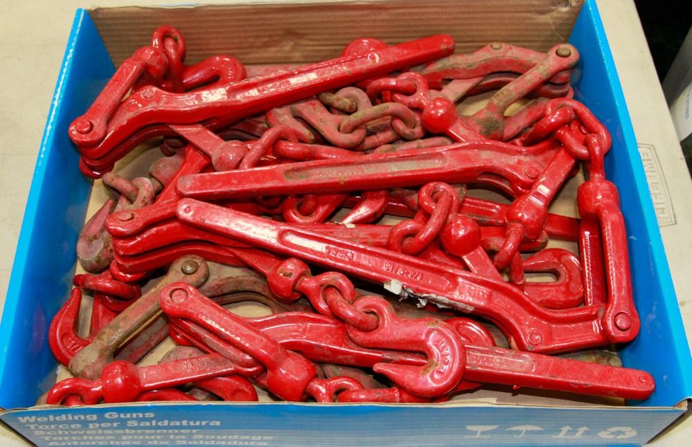 TRAY OF CHAIN BOOMERS