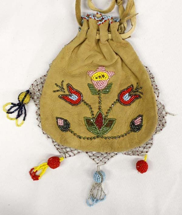 Vintage Native American Woodlands Beaded Purse