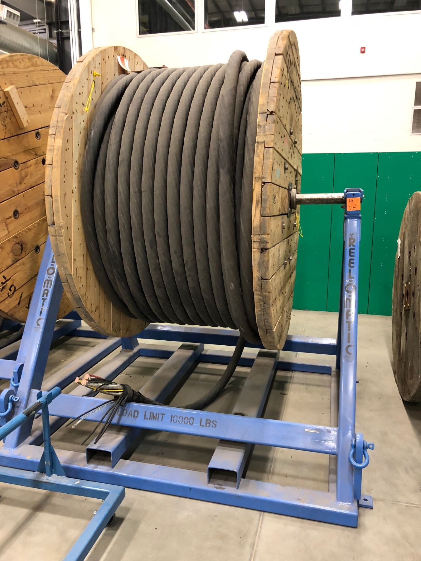 Reel-o-matic load limit of 10000 lbs., with Spool 3C 4/0 AWG 15KV SHD ...