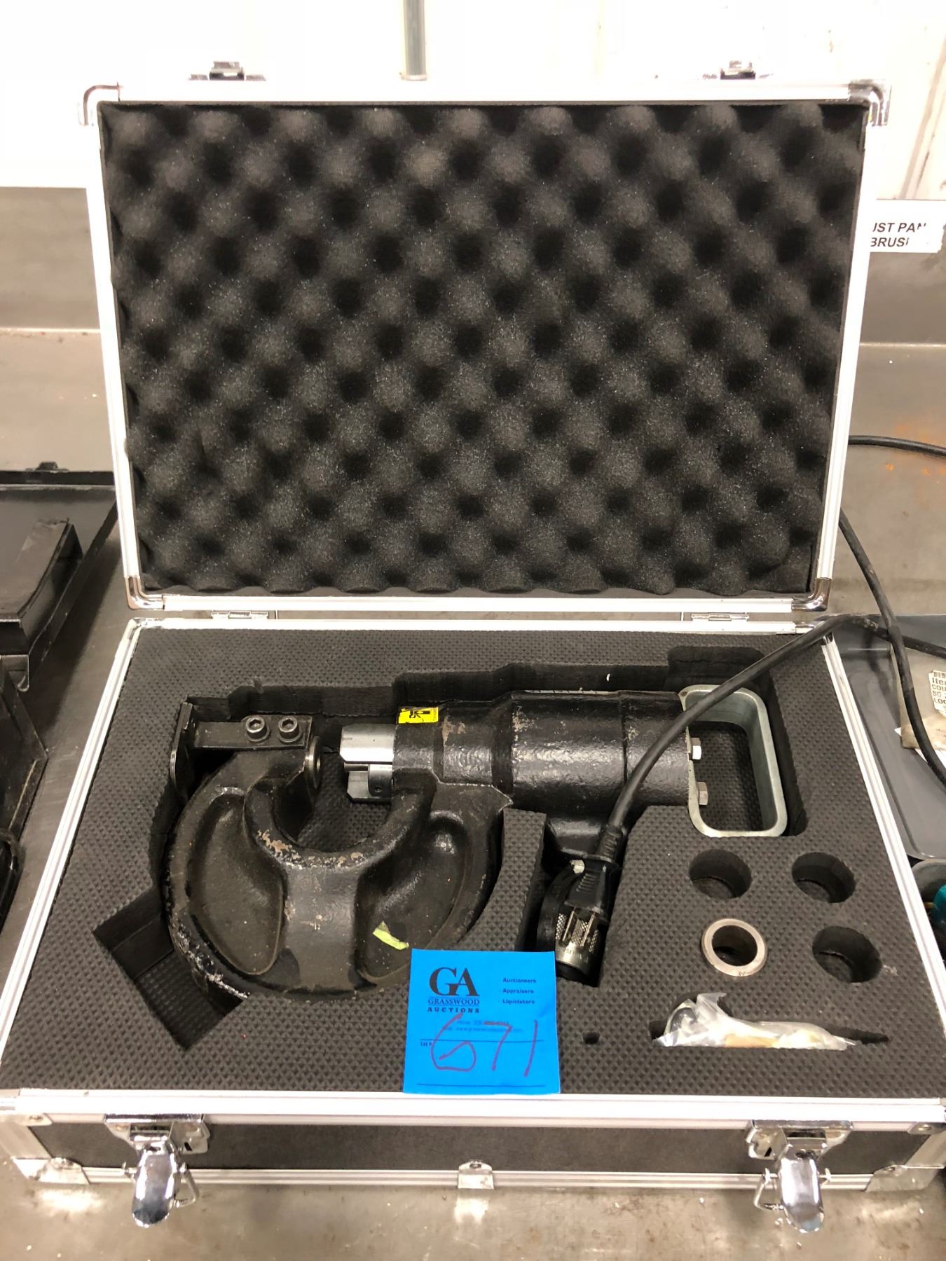 Enerpac SP-35 hydraulic punch