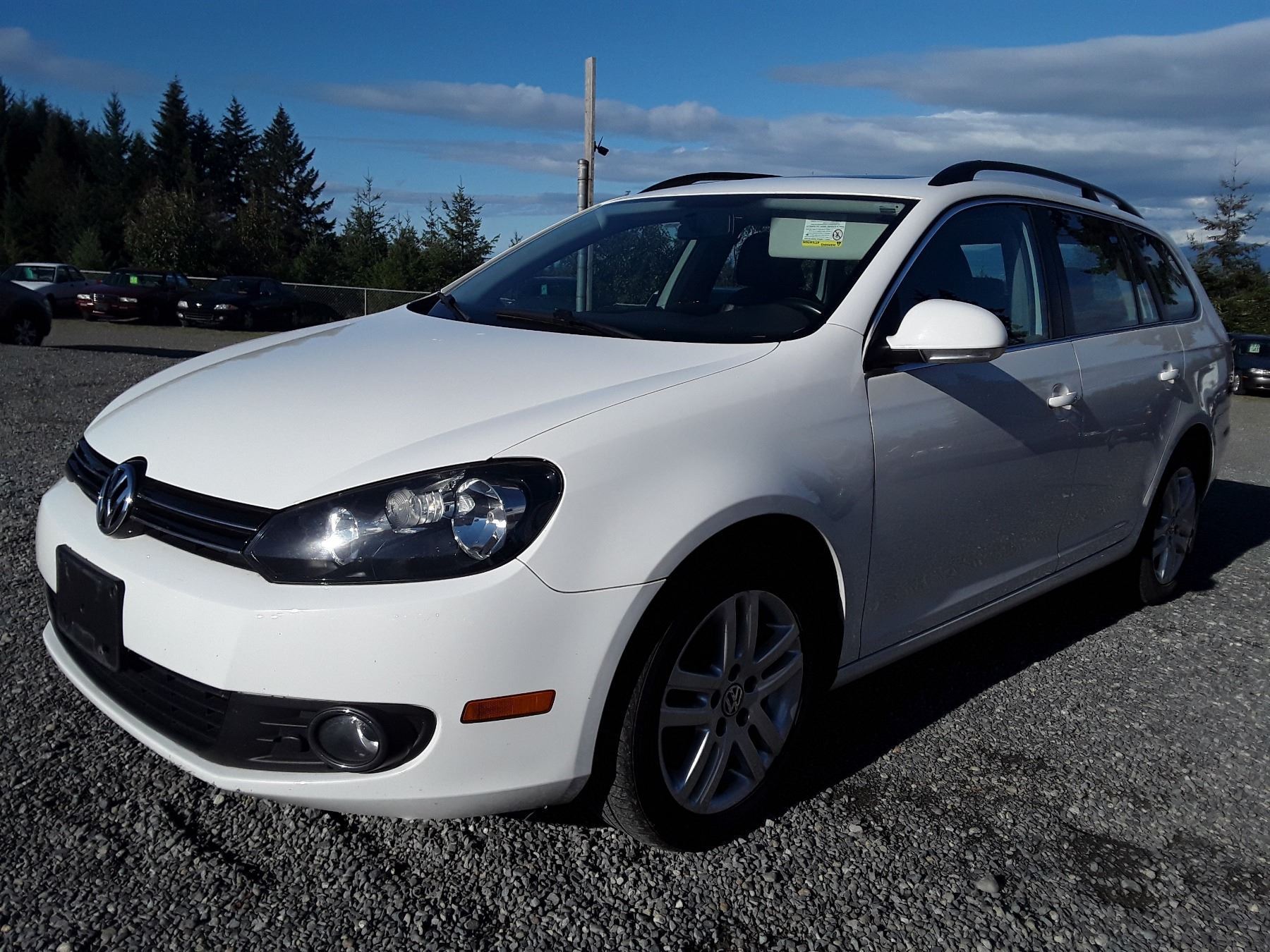 C2 -- 2011 VW Golf Wagon , White , 199762 KM's