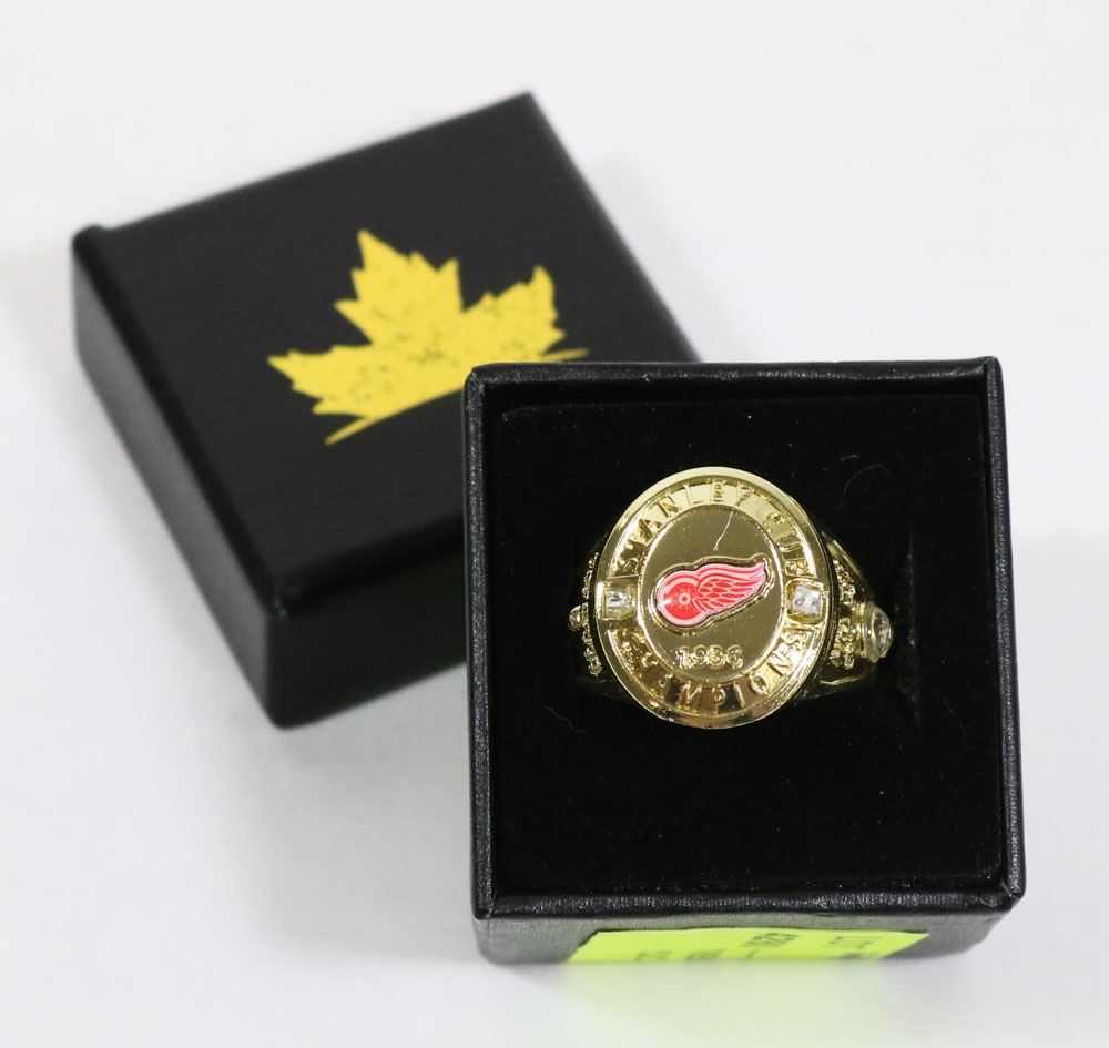 DETROIT RED WINGS NHL STANLEY CUP REPLICA RING - Kastner Auctions