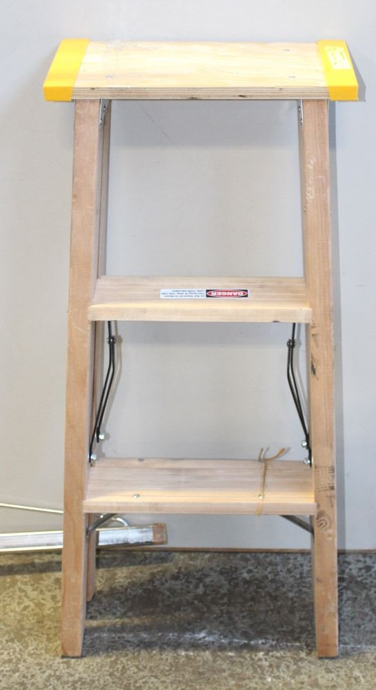 NEW WOODEN ALLRIGHT 3 FOOT STEP LADDER