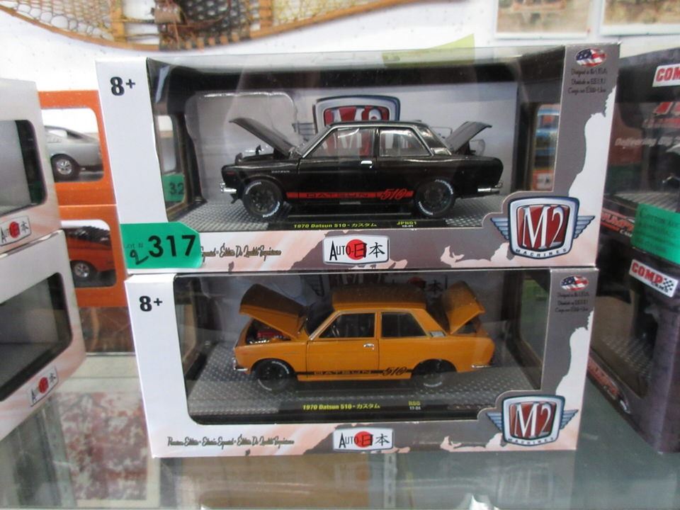 2 New 1:24 Scale Die-Cast Model M2 Vehicles