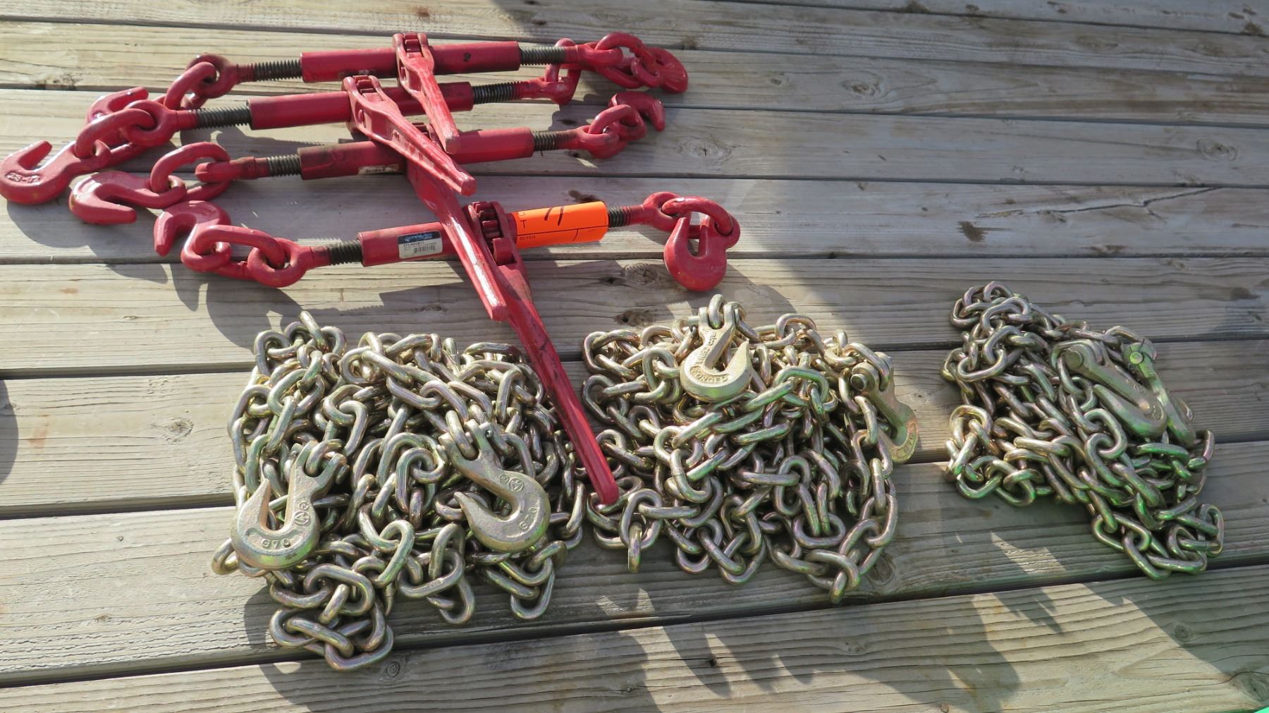 Qty 4 Chain Binders And 3 Chains Qty 4 Chain Binders And 3 Chains