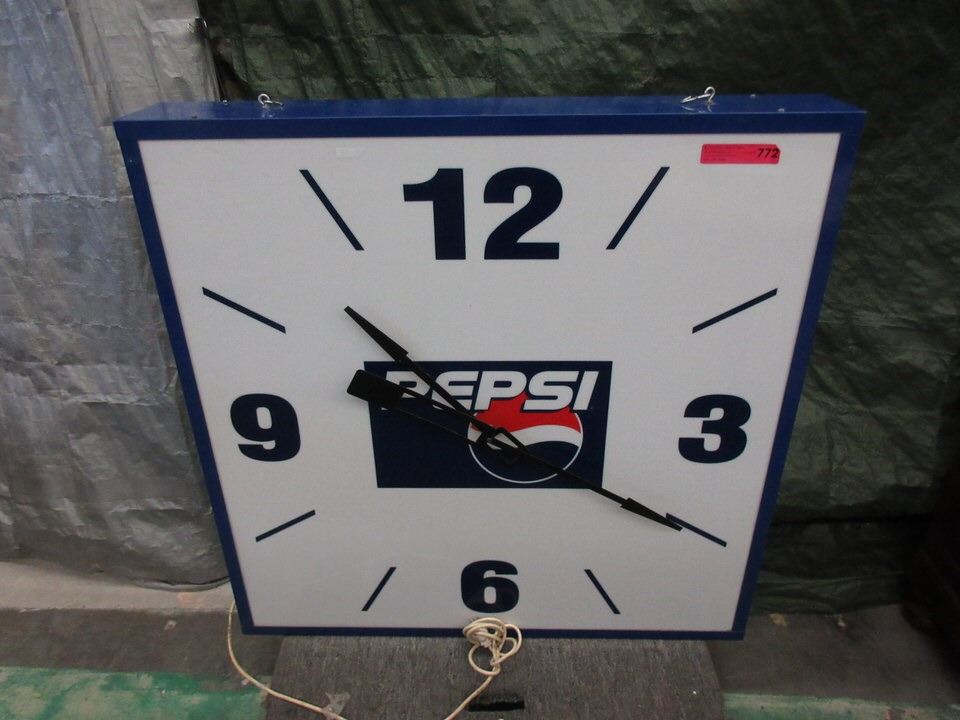 Large Electric Illuminated Pepsi Clock