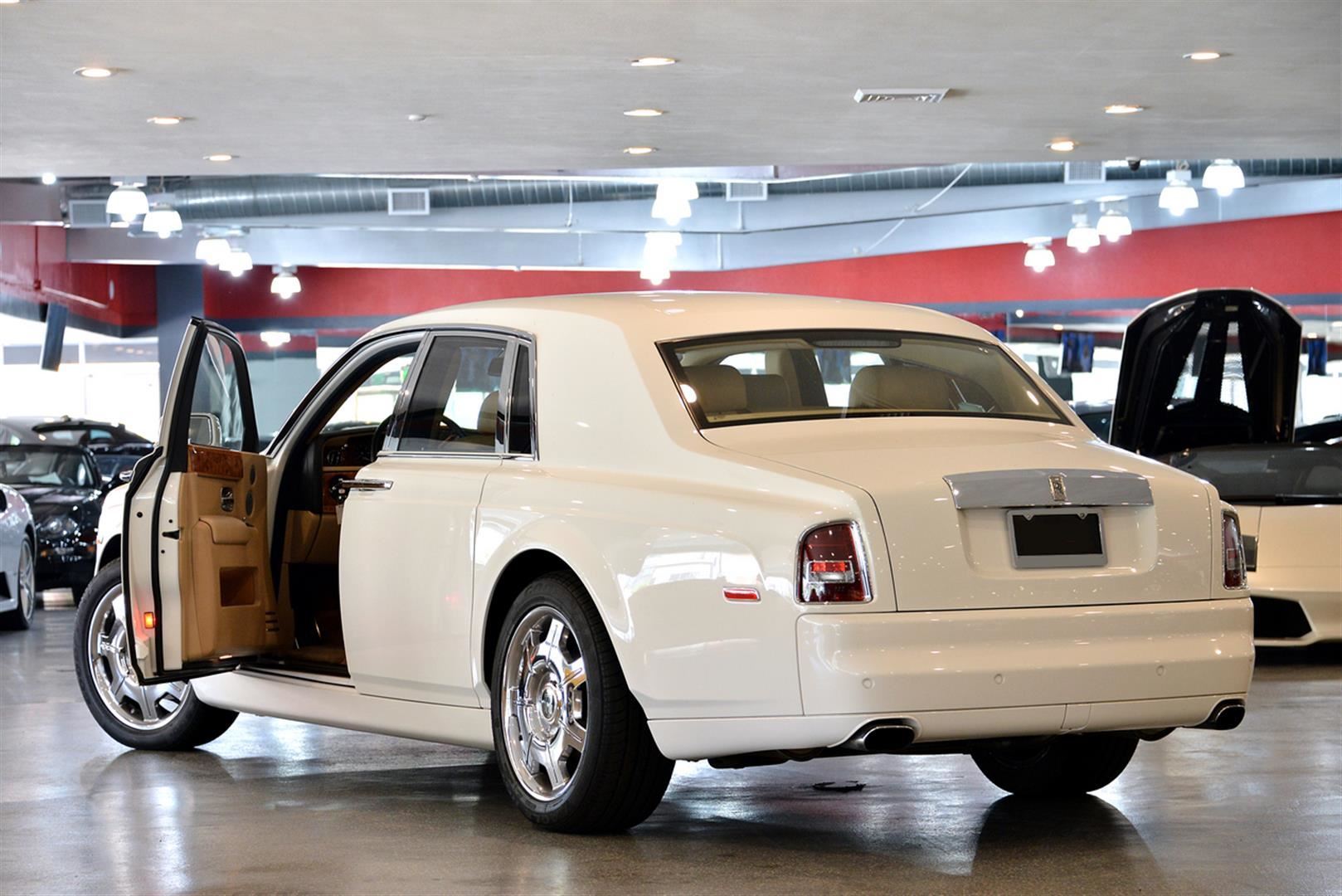 2009 White Rolls-Royce Phantom Sedan