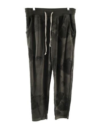 Five Feet Apart Stella (Haley Lu Richardson) Movie Costumes