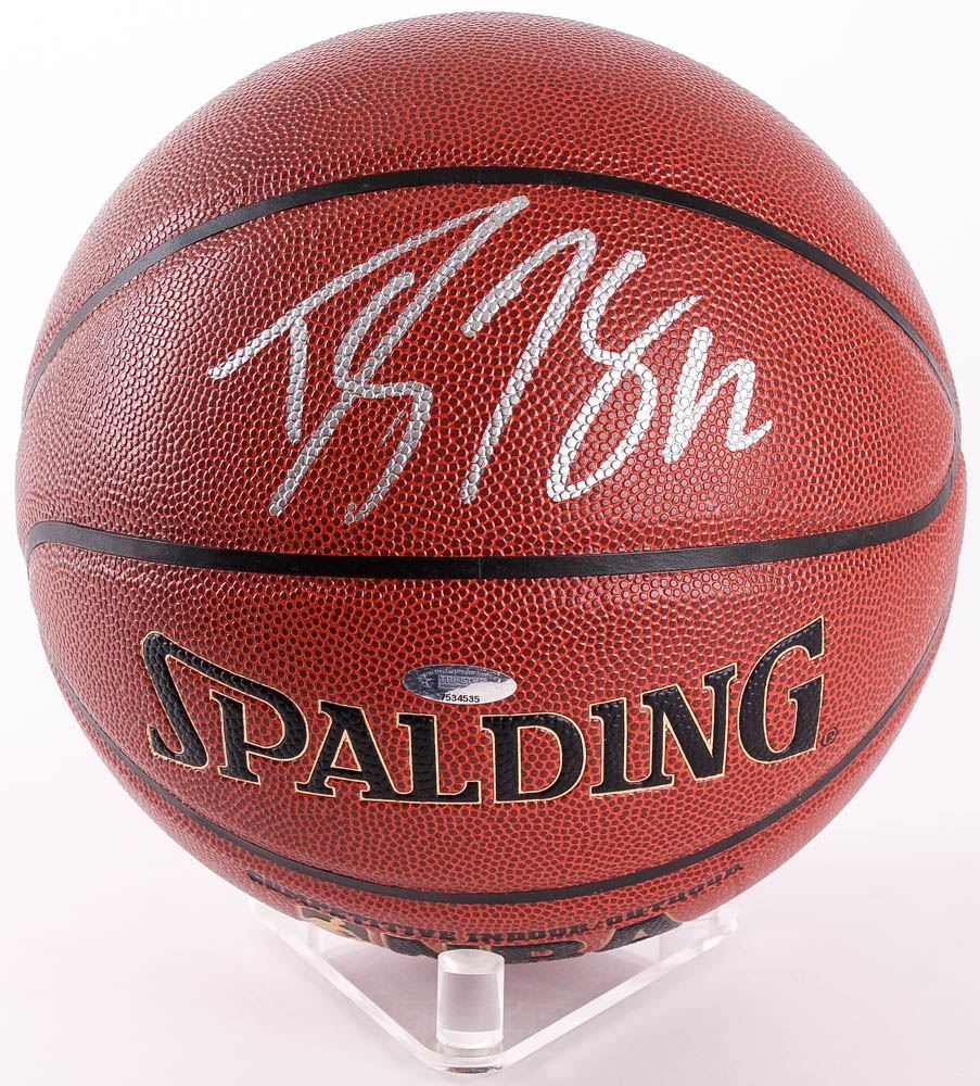 Dwight Howard Signed Basketball (TriStar)