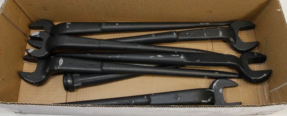 BOX OF 6 SPUD WRENCHES: PROTO, GRAY CANADA ETC.
