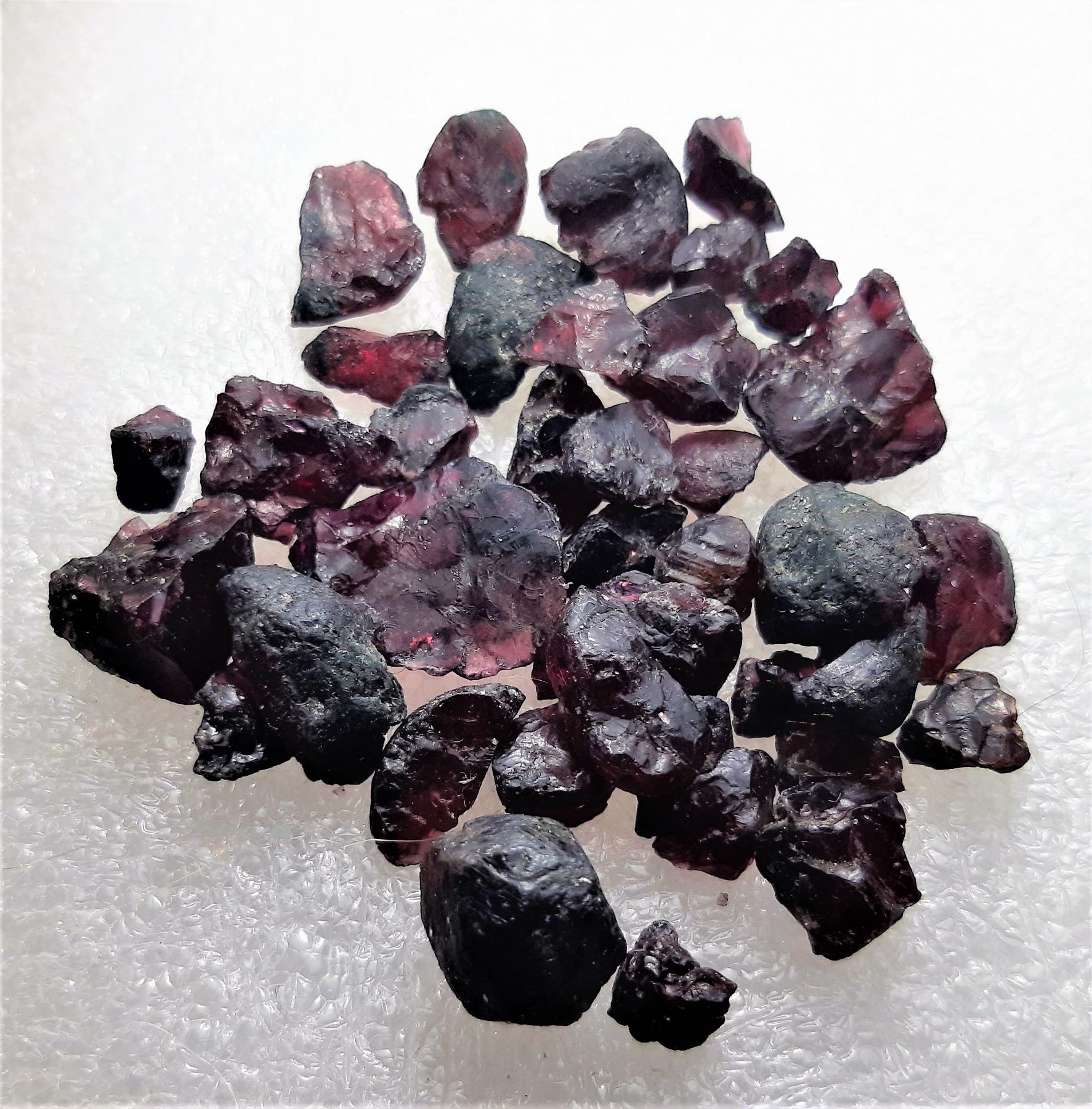 15) NATURAL ROUGH RHODOLITE GARNET
