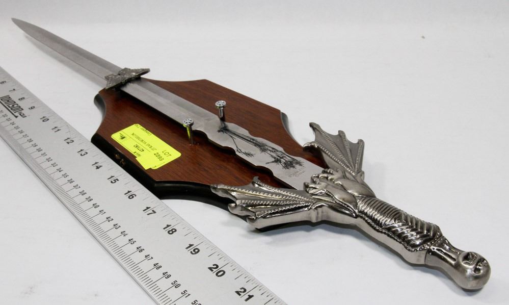 REPLICA KIT RAE VORTHELOK SWORD - Kastner Auctions