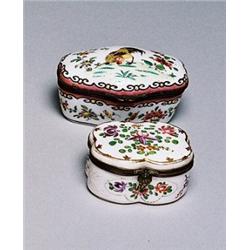 Two Samson Porcelain Snuff Boxes
