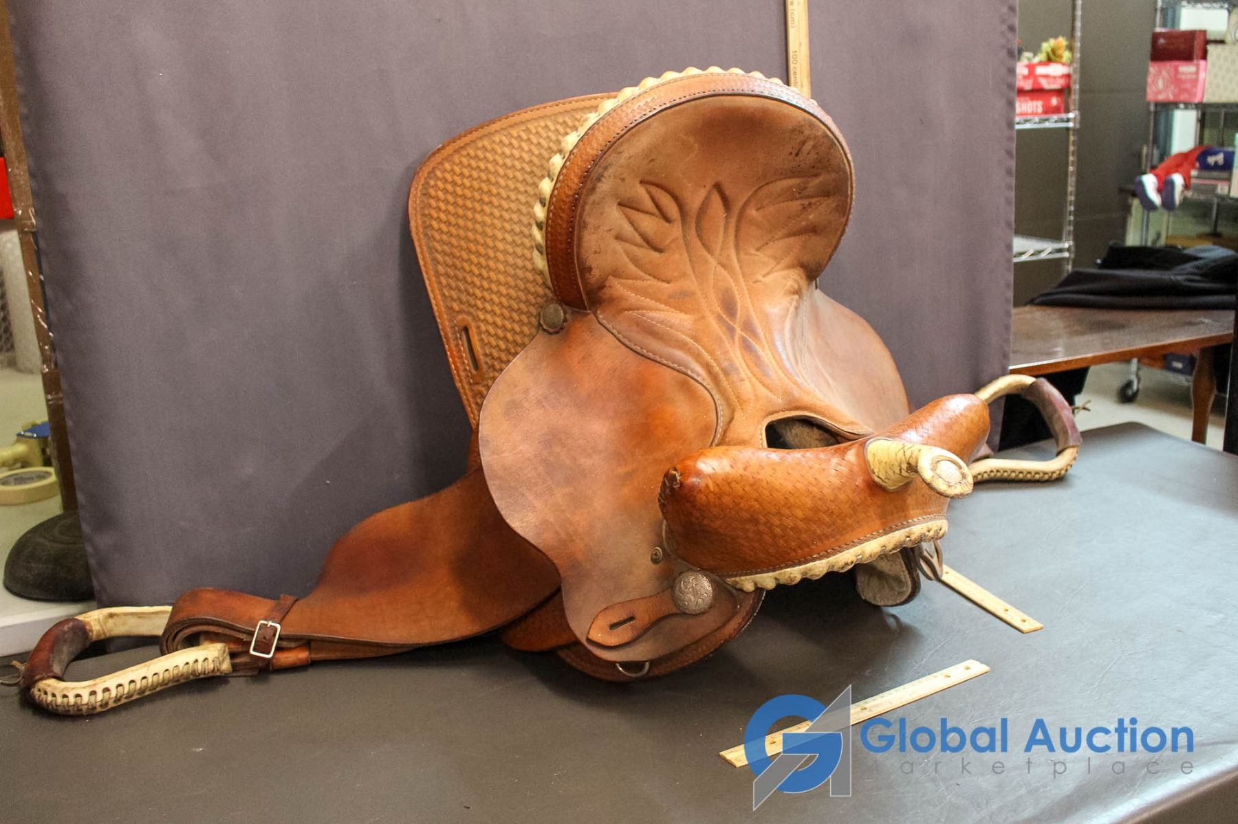 Western Barrel Saddle (Measurements in Pictures)