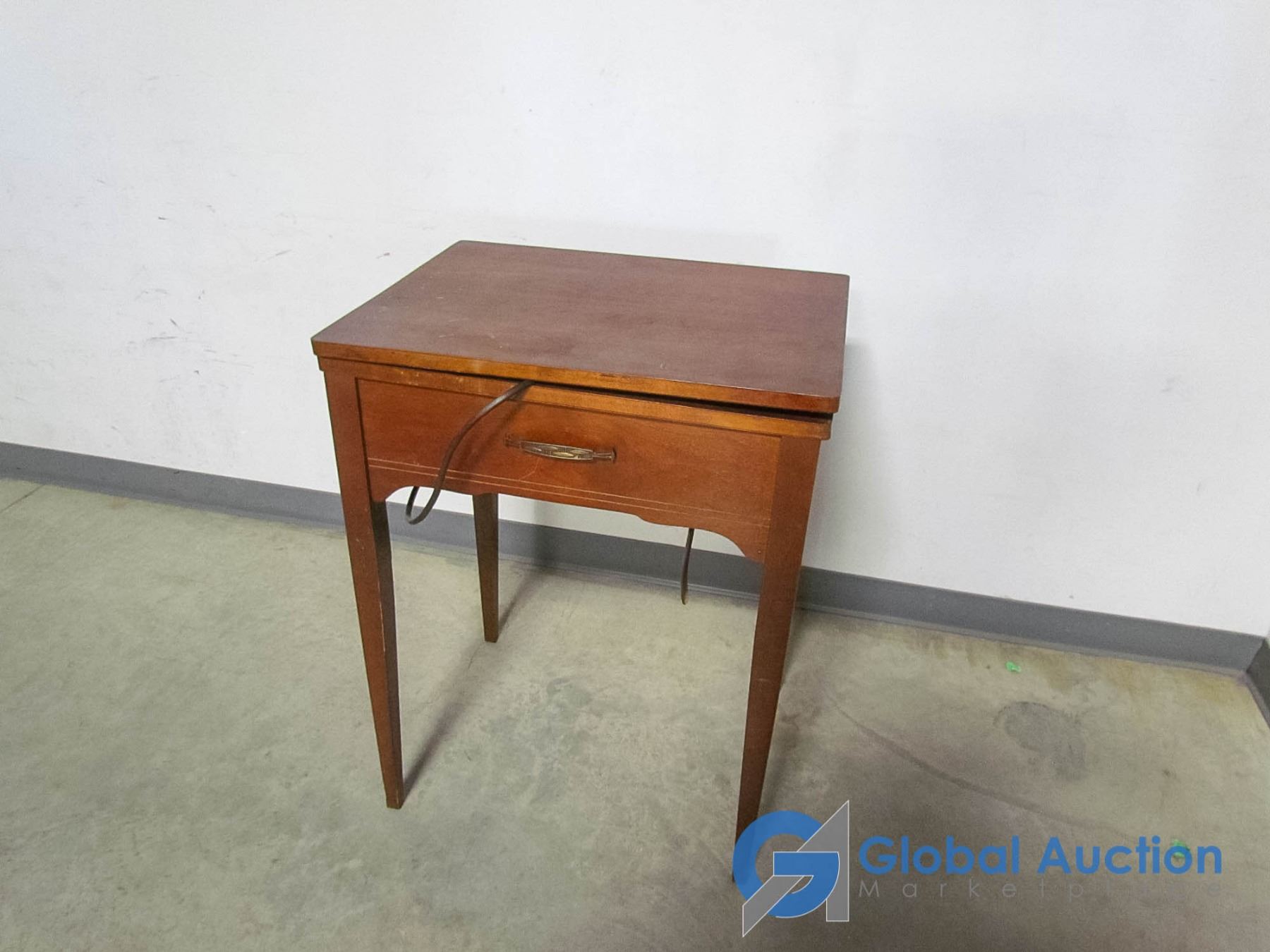 Wooden Sewing Cabinet w/Singer Sewing Machine Model 717
