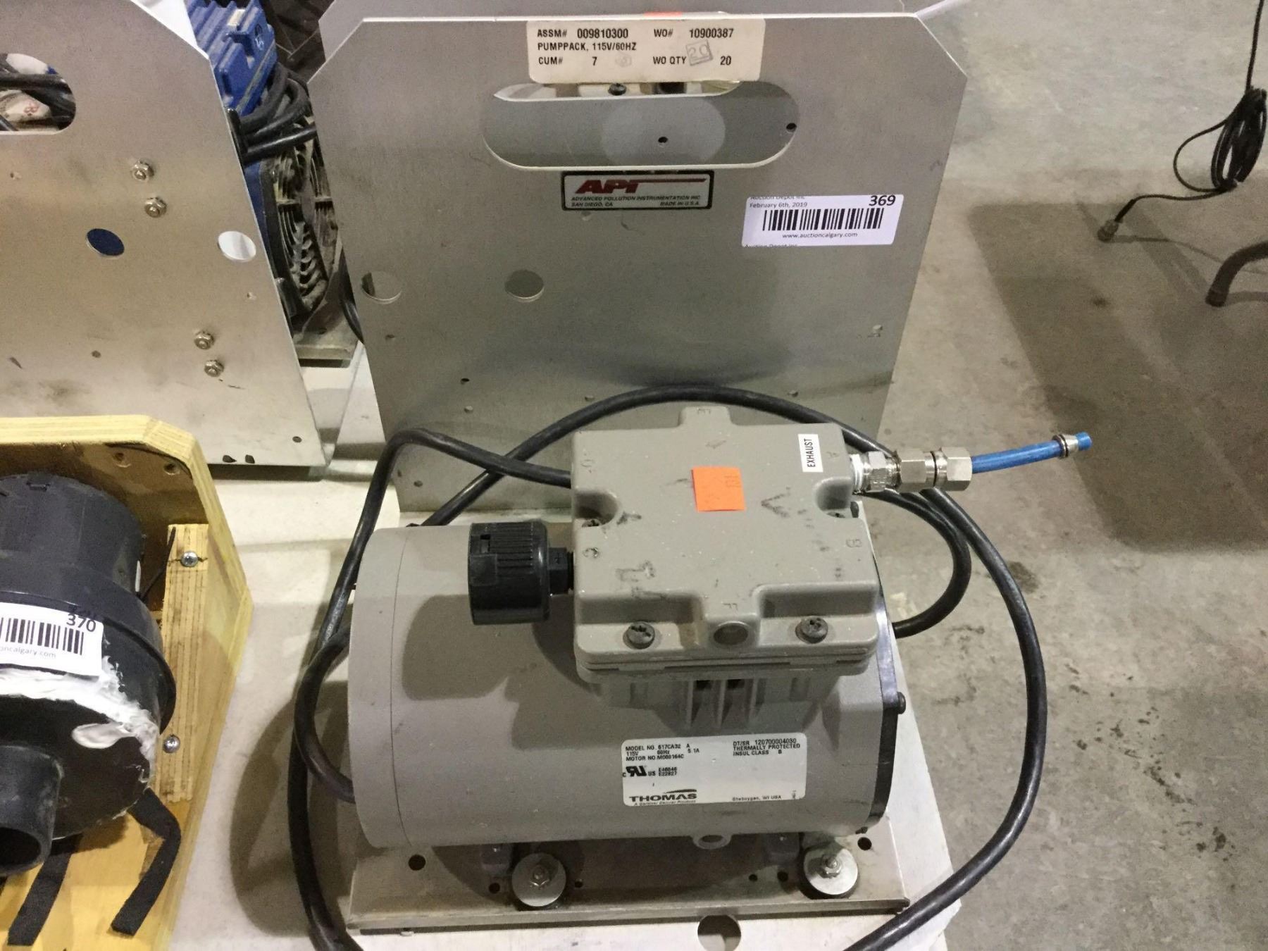 Thomas Model 617ca22Vaccuum Pump 115V