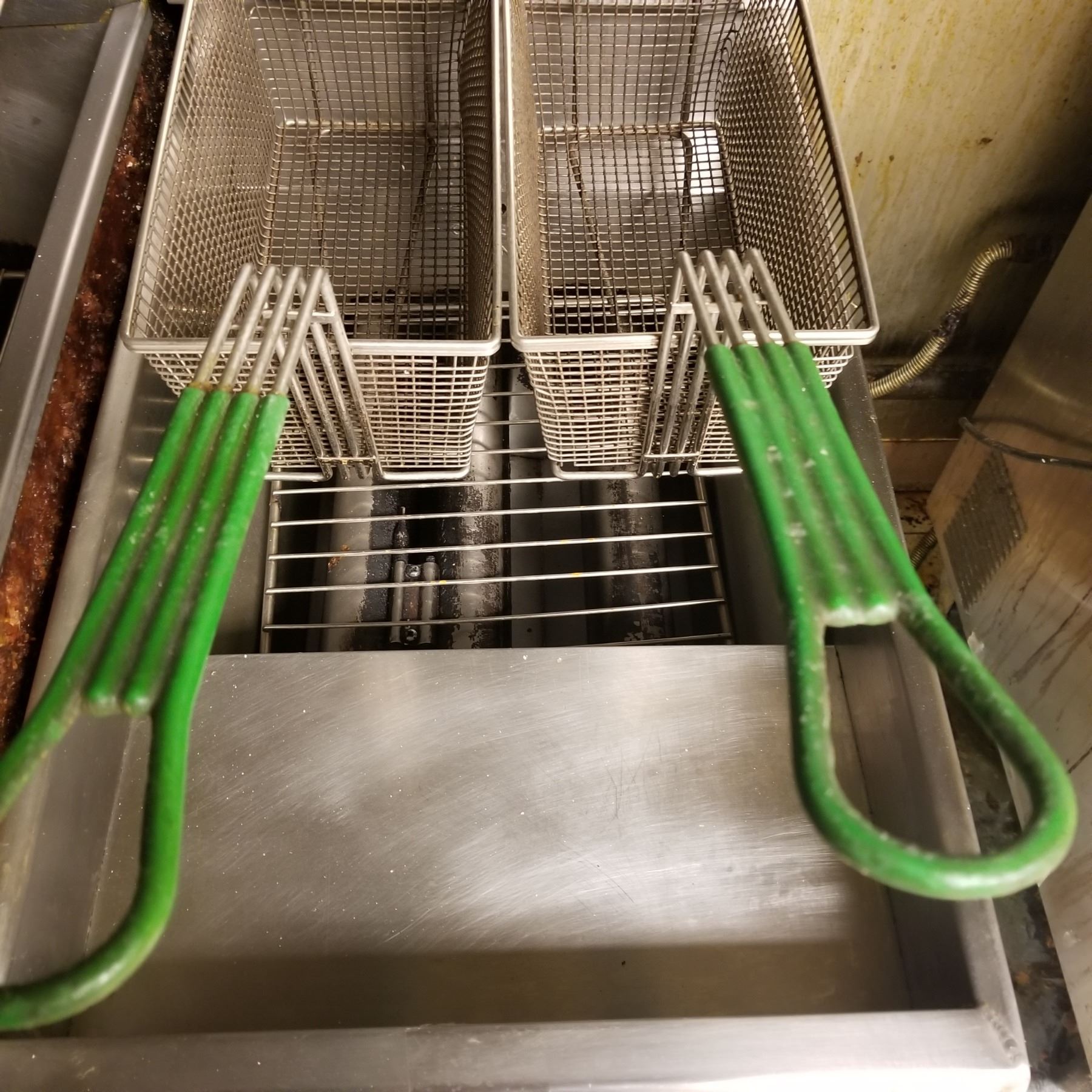 PITCO COMMERCIAL DEEP FRYER/ 15" X 30" X 46" HEIGHT/CURRENT COMP APPROX ...