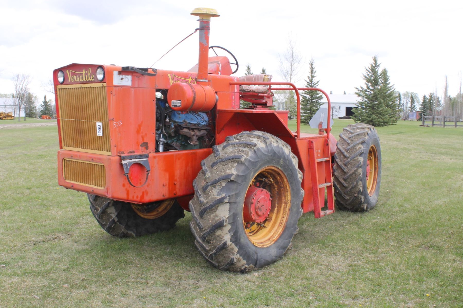 VERSATILE G125 OPEN STATION TRACTOR