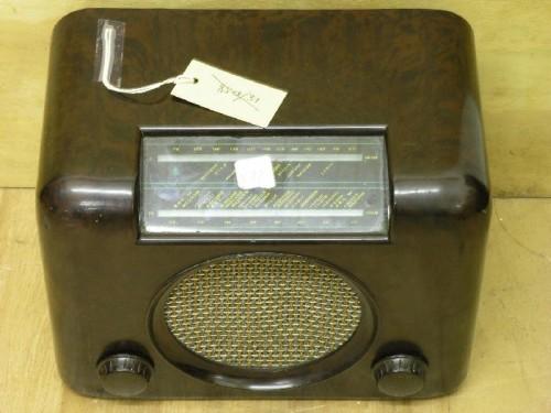 A 1950's Bush DAC 90 brown Bakelite radio, 12ins