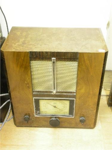 A 1930's GEC Model BC3754 walnut radio, with rectangular glass tuning ...