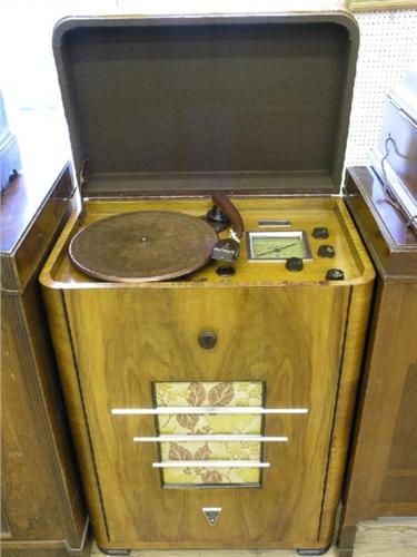 A 1930's GEC walnut console radiogram, with Garrard Bakelite pick up ...