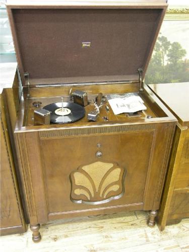 A 1930's Marconiphone model 258 console radiogram, with autochanger in ...