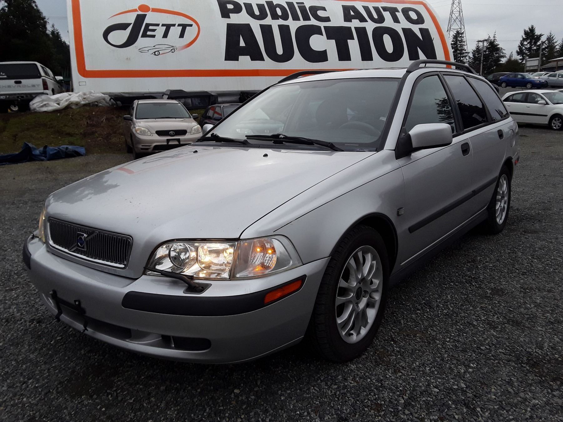 B3 -- 2002 VOLVO V40 , Silver , 162723 KM's