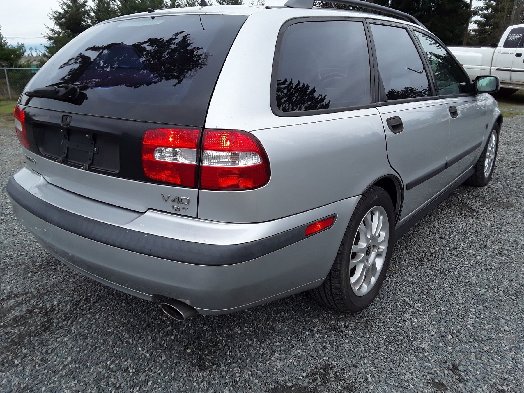 B3 -- 2002 VOLVO V40 , Silver , 162723 KM's