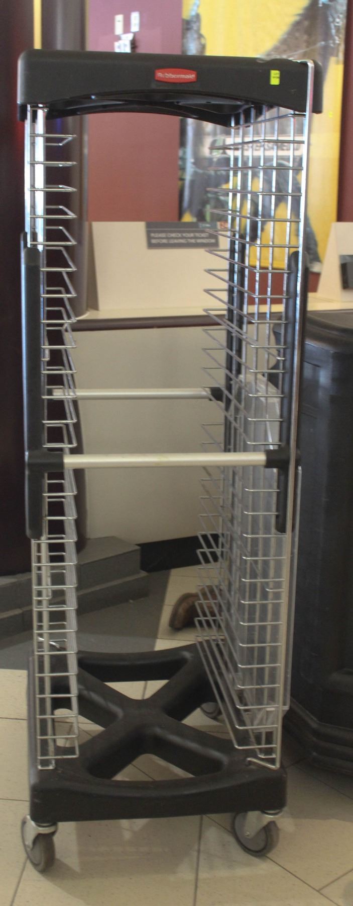 RUBBERMAID COMMERCIAL 25 SLOT BAKING RACK