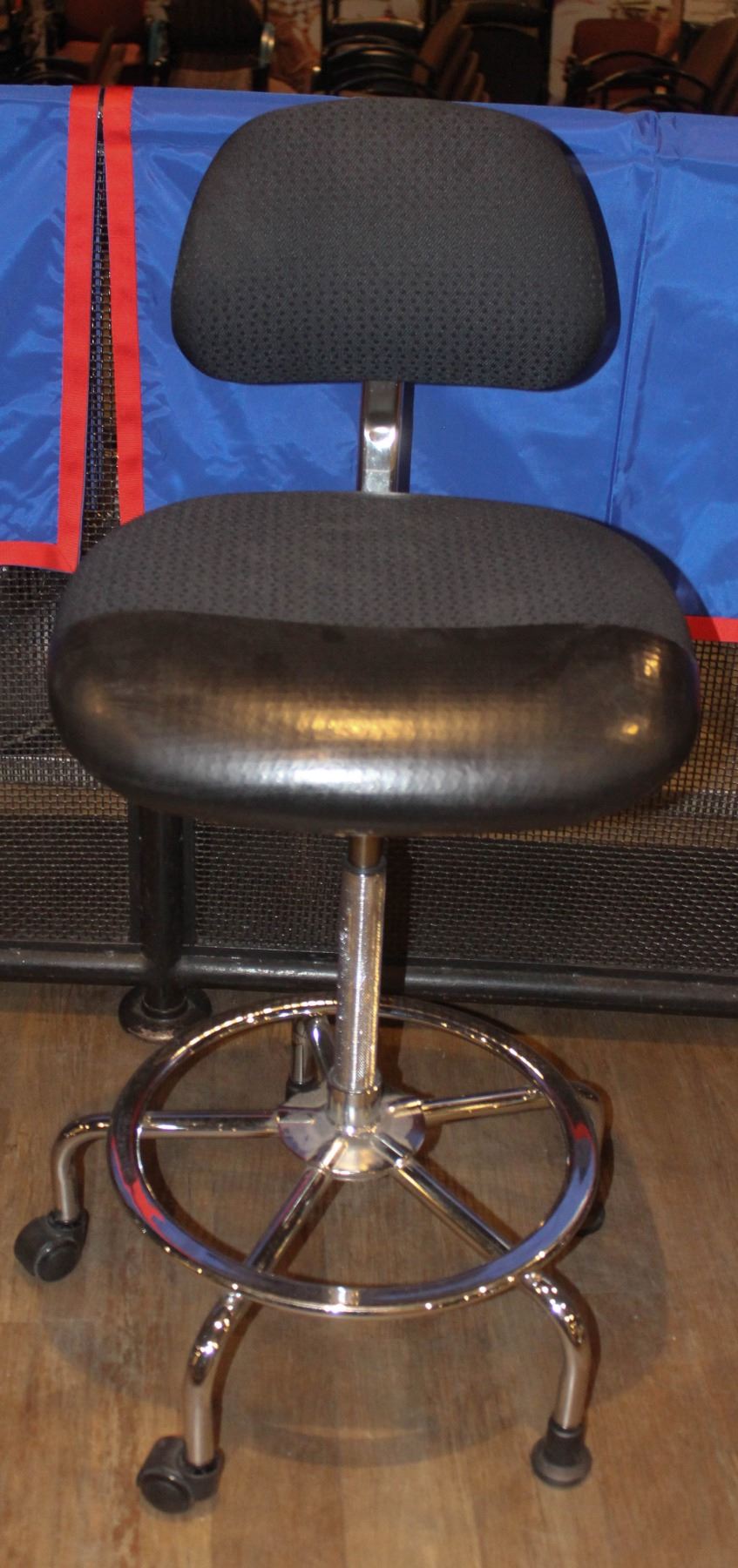 ADJUSTABLE CASHIER CHAIR WITH CHROME BASE
