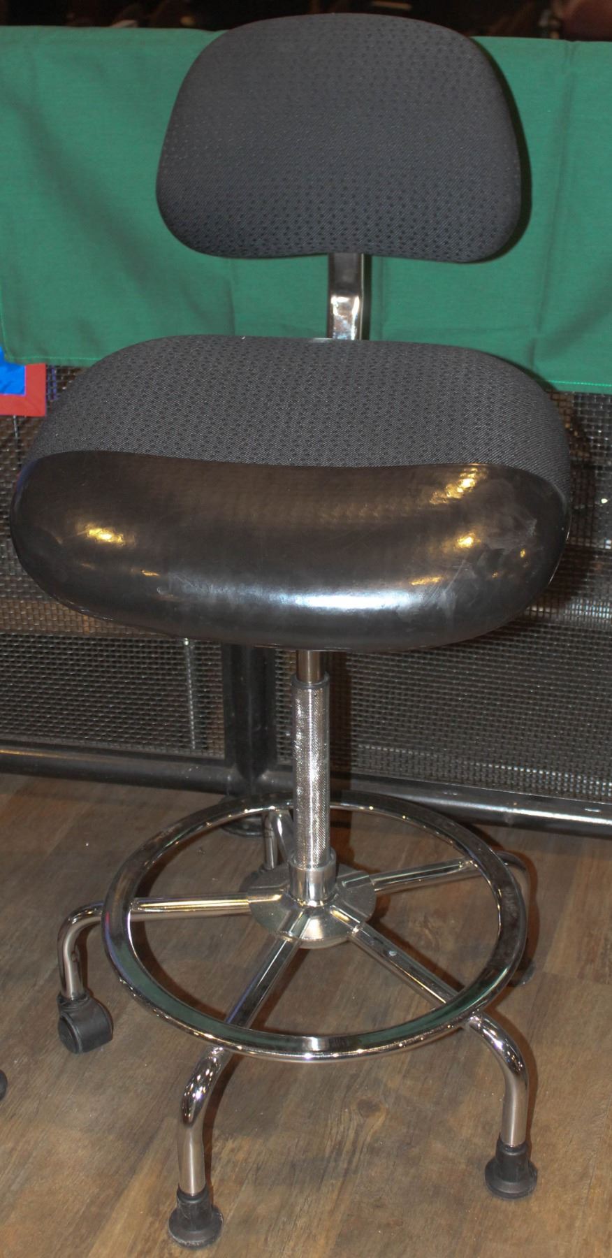 ADJUSTABLE CASHIER CHAIR WITH CHROME BASE