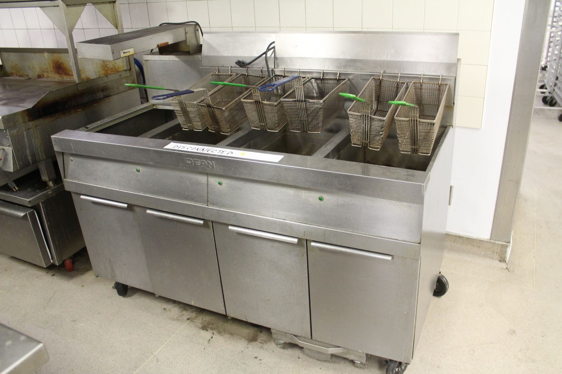 DEAN TRIPLE WELL DEEP FRYER W/ DUMP STATION