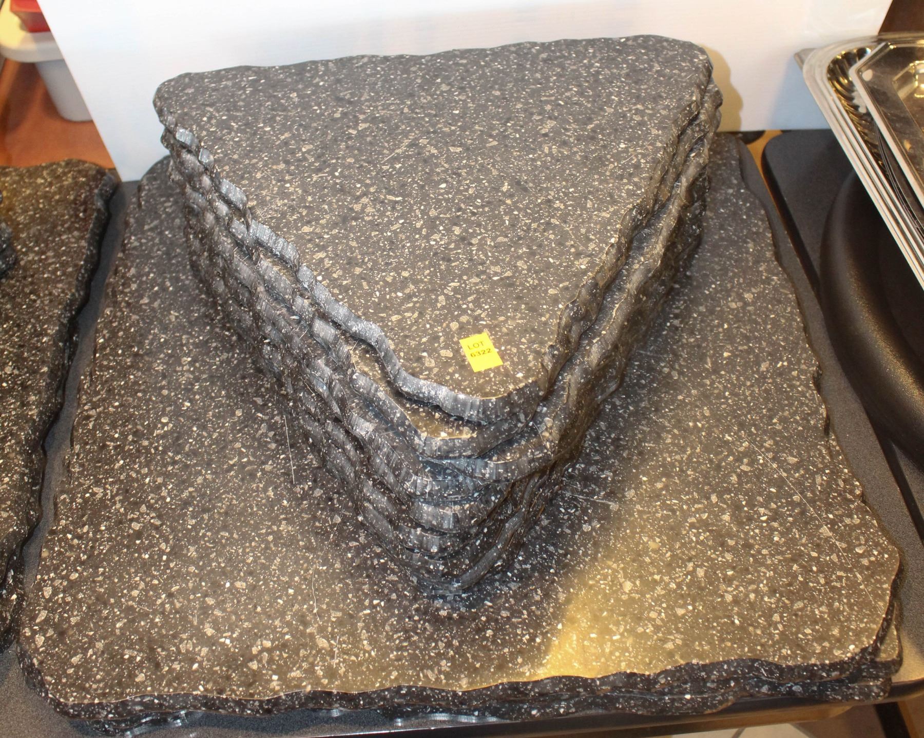 LOT OF SQUARE AND TRIANGULAR SERVING PLATES