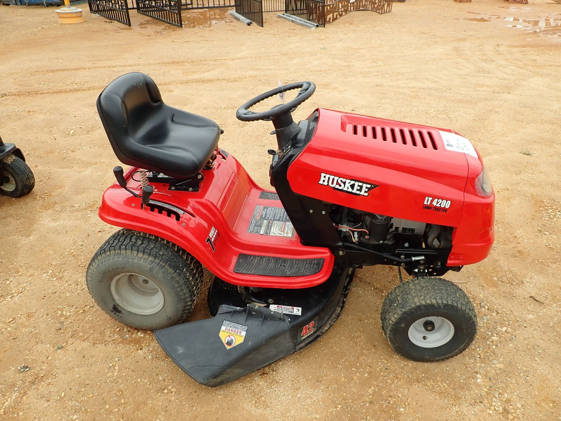 HUSKEE LT4200 RIDING MOWER C 5 HUSKEE LT4200 RIDING MOWER C 5