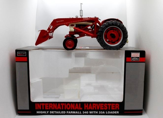 IH Farmall 340 w/ 33A loader Highly Detailed 1:16 Has Box