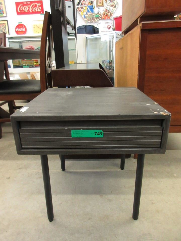 Side Table with 1 Drawer - Floor Sample