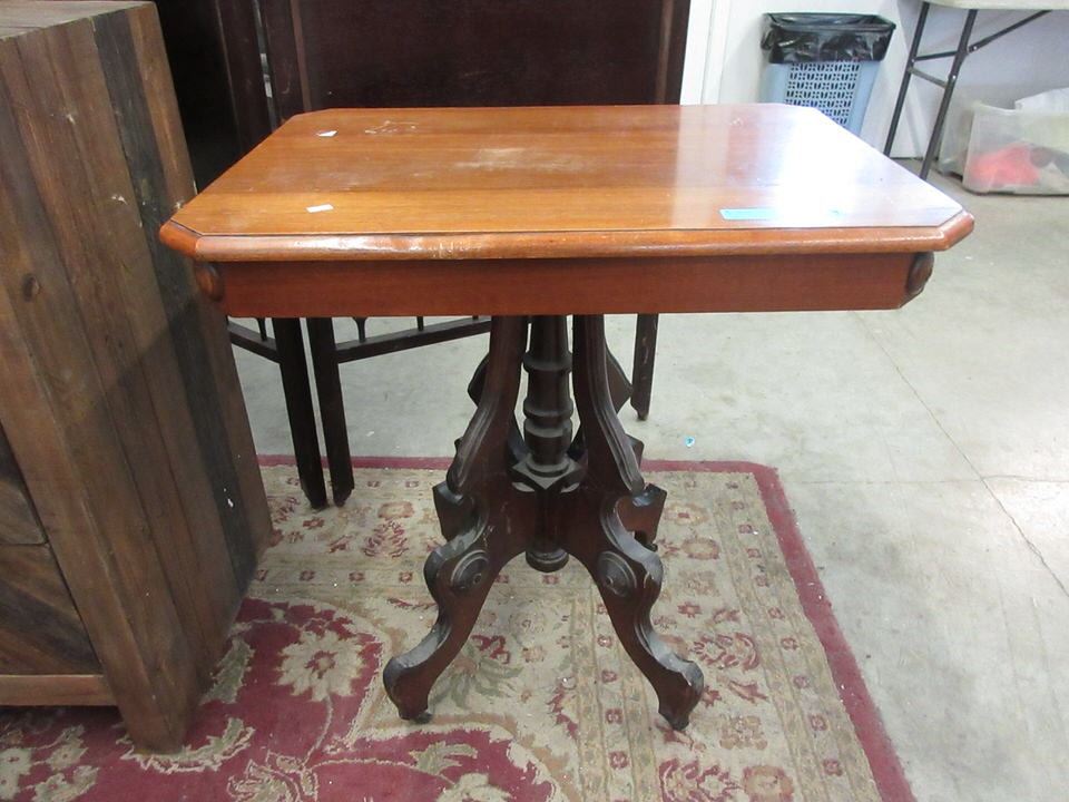 Victorian Mahogany Parlour Table ca 1890