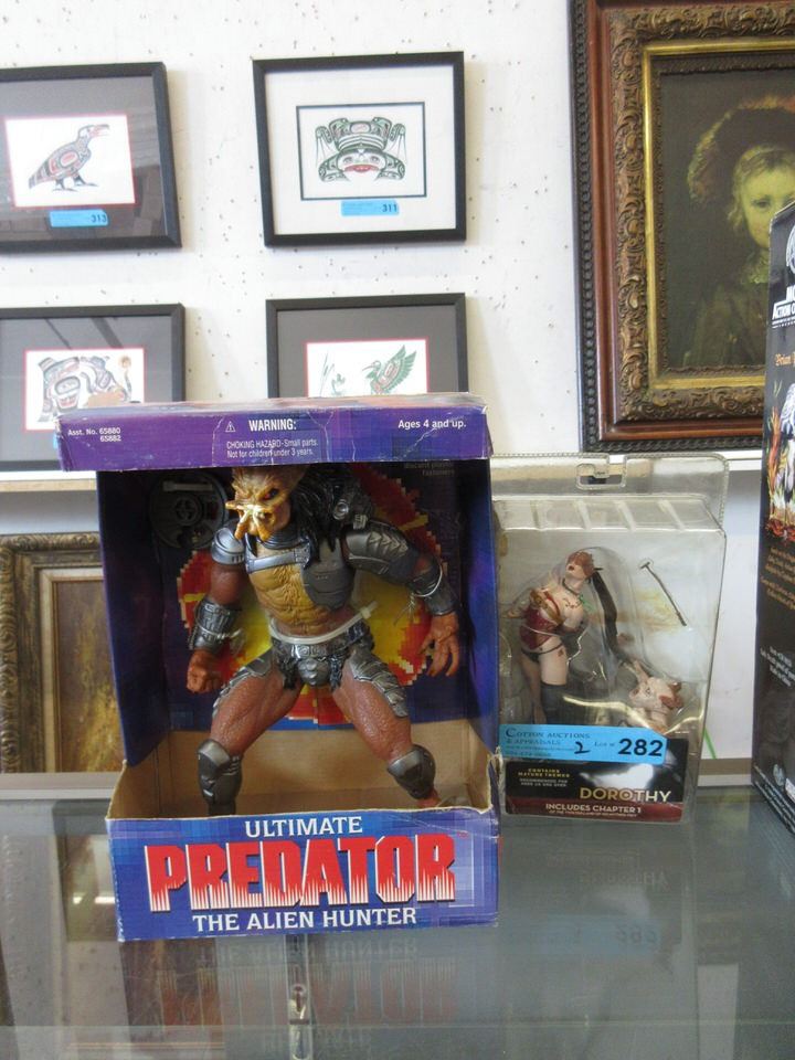 Ultimate Predator & Spawn "Dorothy" Action Figures
