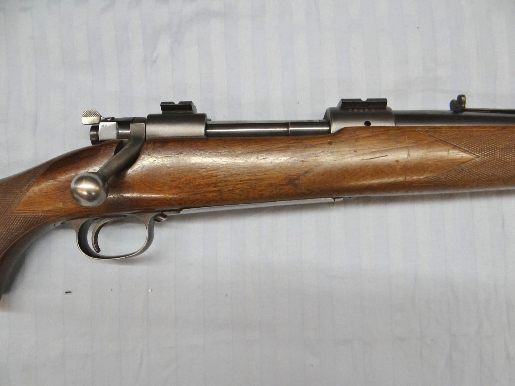 Win Model 70 rifle, .30-06 Govt., sn 55888, made 1946, checkered wood