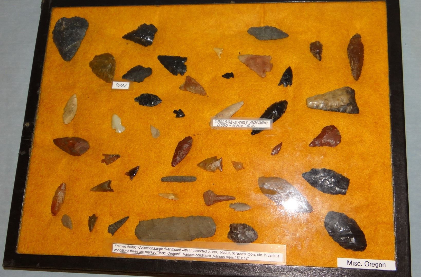 Tray of 44 Indian artifact points, scrapers and tools. Source: Oregon