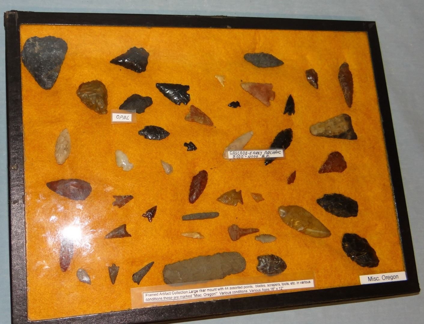 Tray of 44 Indian artifact points, scrapers and tools. Source: Oregon