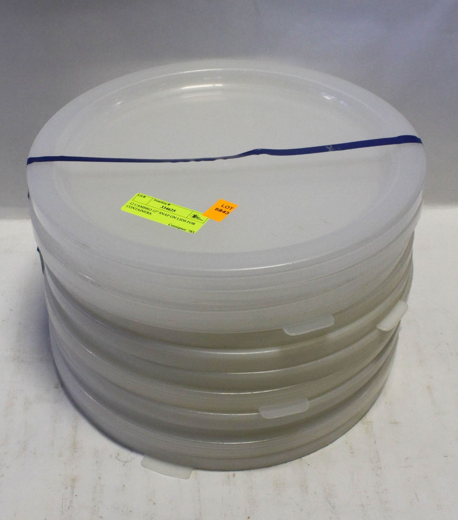 12 CAMBRO 12" SNAP ON LIDS FOR CONTAINERS.